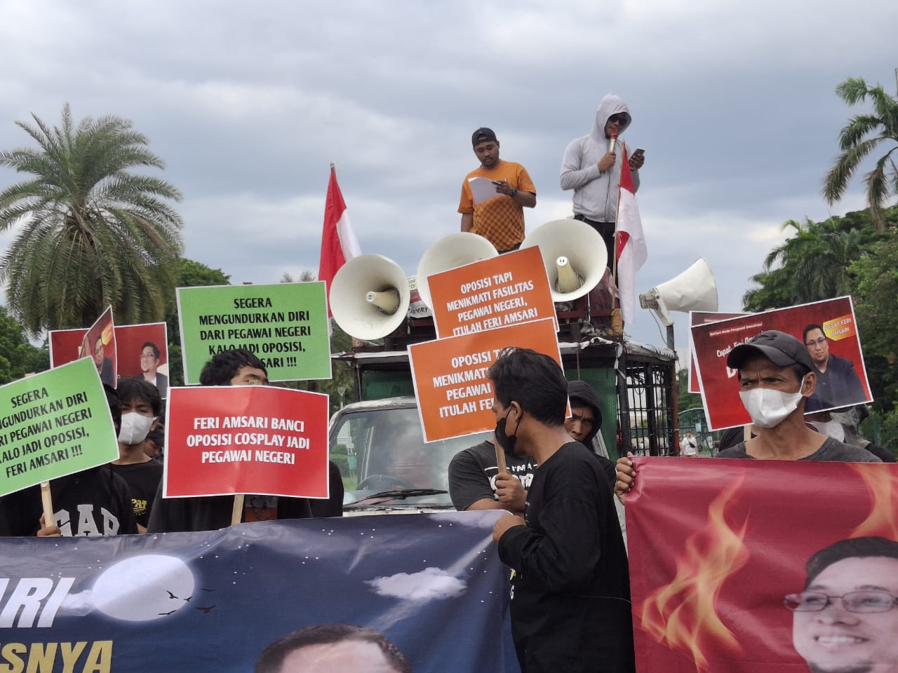 Aksi Demo Massa BMPD, Sentil Feri Amsari: Dosen ASN Wajib Menjaga ...